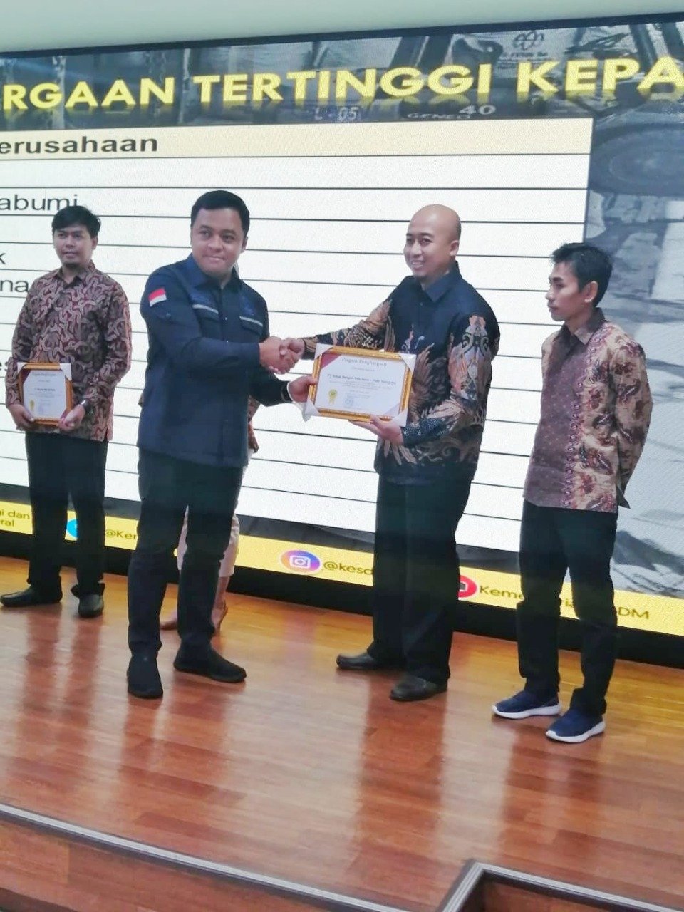 Bantu Penanganan Gempa Cianjur, PT SBI Narogong Dapat Penghargaan dari ...